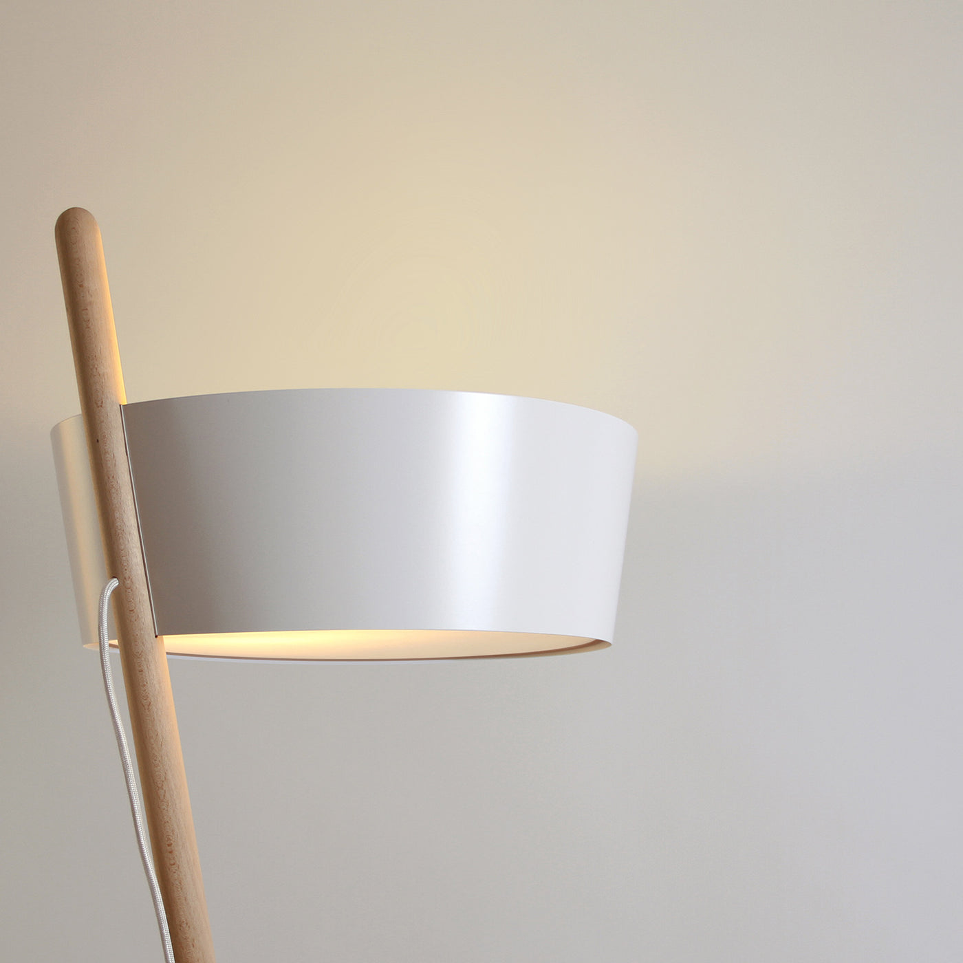 Ka XL Ambient Floor Lamp · White & beech – Woodendot